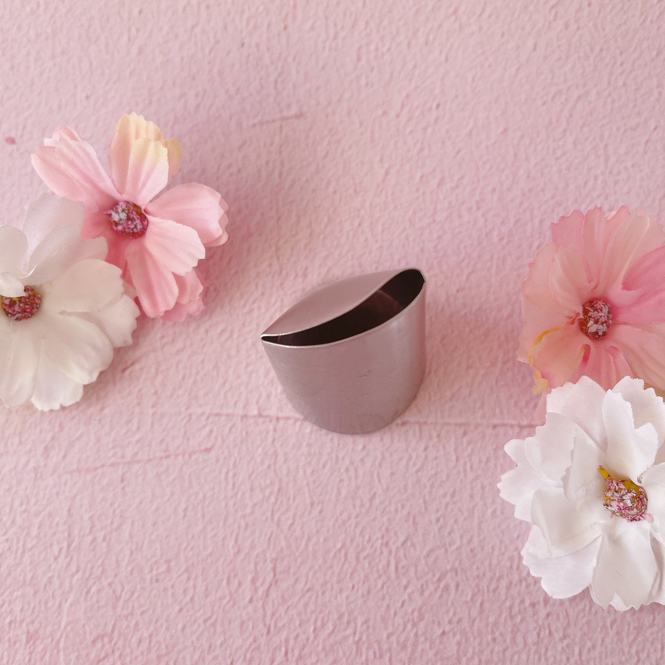 Moni's Fav Piping Tips - Giant Curved Rose Tip – Moreish Cakes